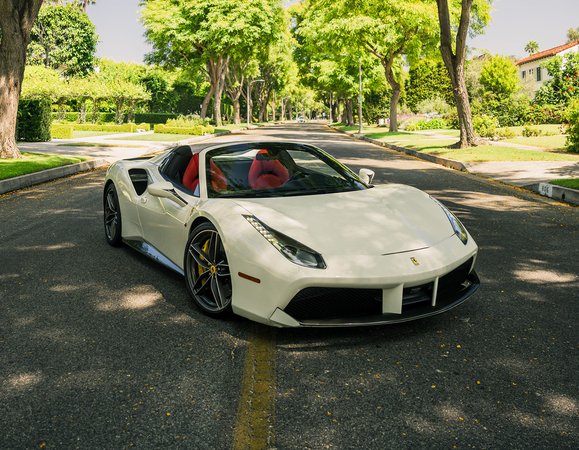 Ferrari 488 Spyder Coupe - Zooz Group
