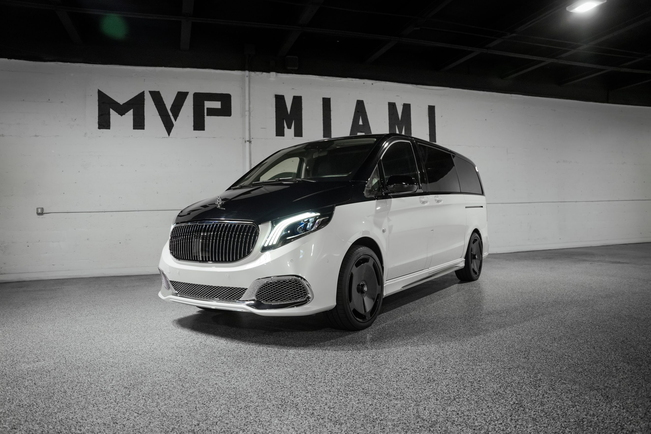 Mercedes-Benz Maybach Van Panda - Zooz Group